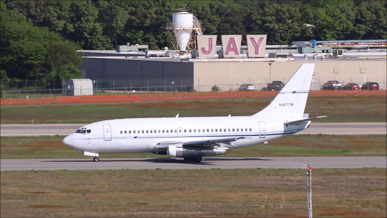 RARE! | Classic Boeing 737-200 Lands at TF Green Airport (PVD) - YouTube