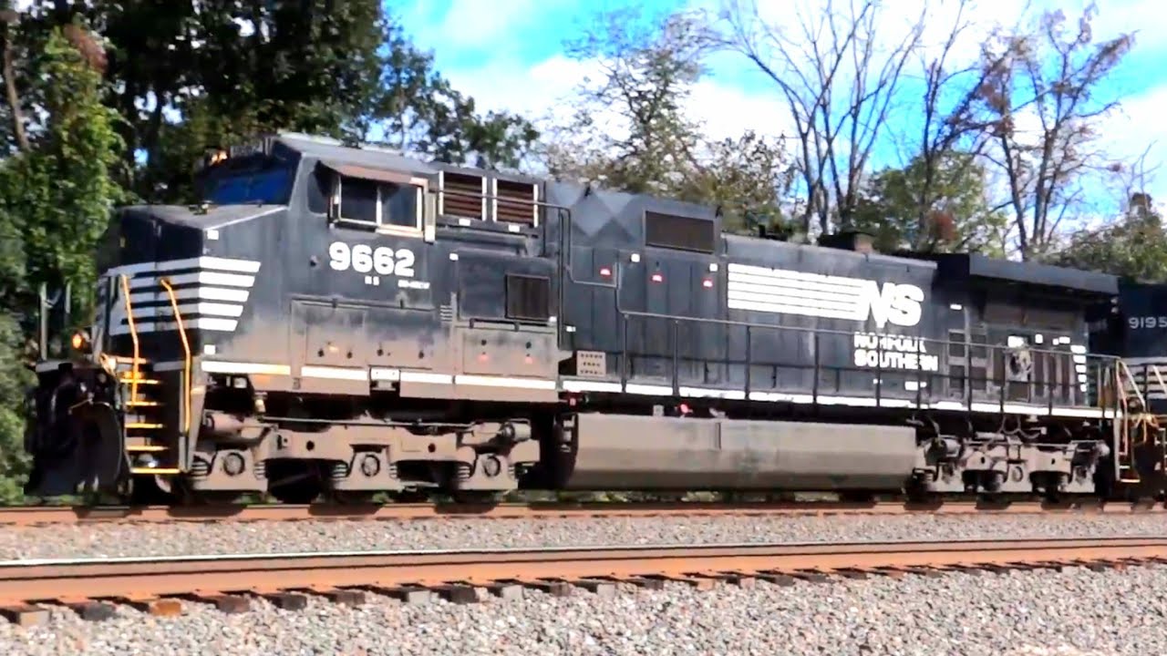 Fast Norfolk Southern Autorack Train in Cove PA - YouTube