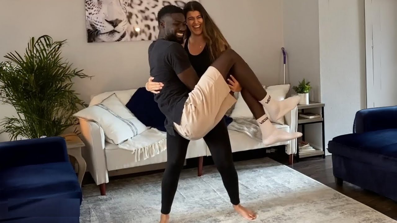 LIFT AND CARRY 2024 | BODYBUILDER LADY LIFT CARRY MAN - YouTube