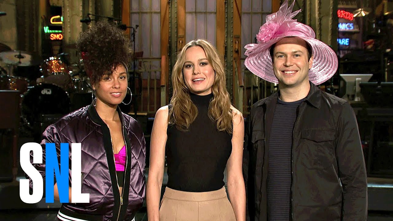 Taran Shows Brie Larson & Alicia Keys His Derby Hat - SNL - YouTube