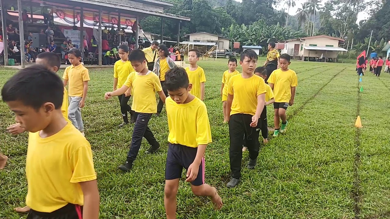Perarakan Masuk Kontinjen Rumah Sukan - YouTube