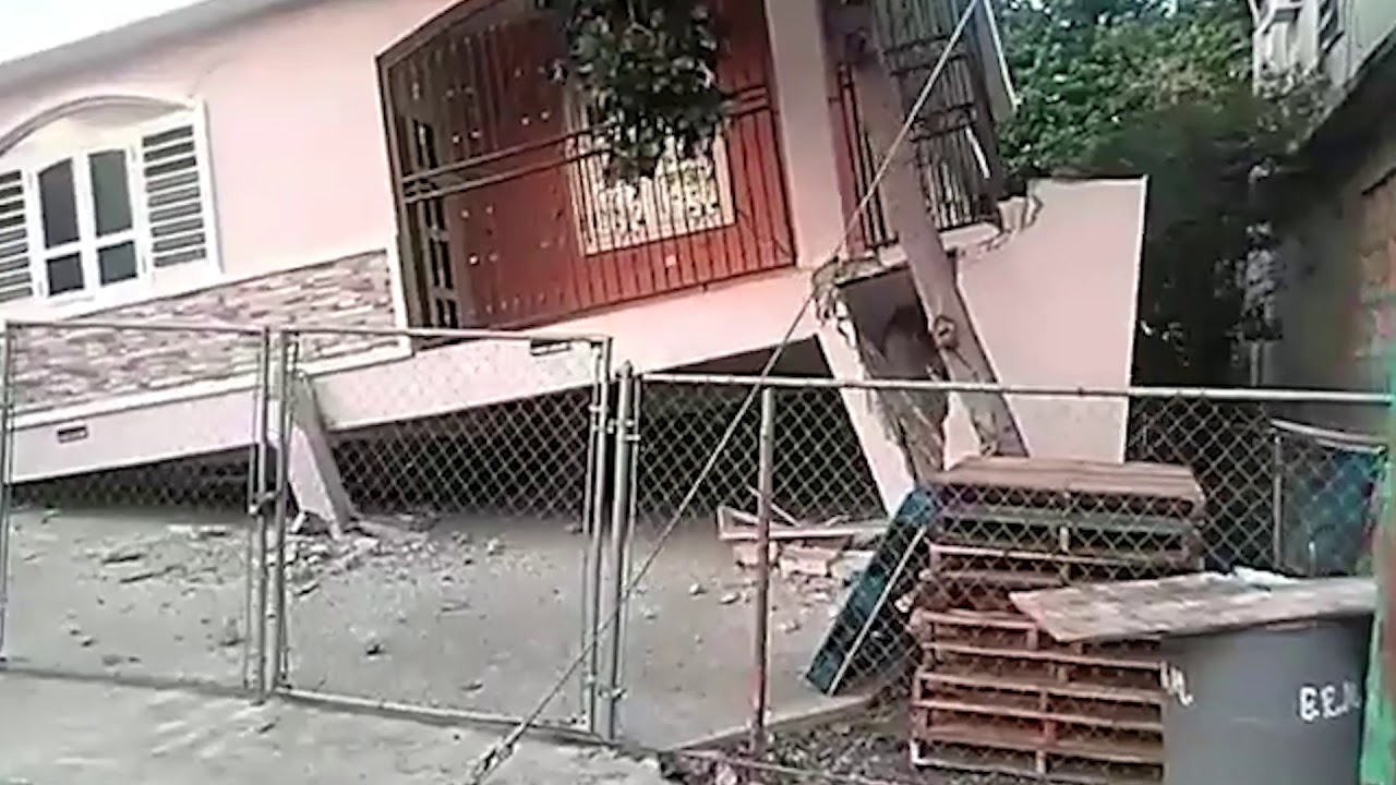 House collapses after earthquake in Puerto Rico - YouTube