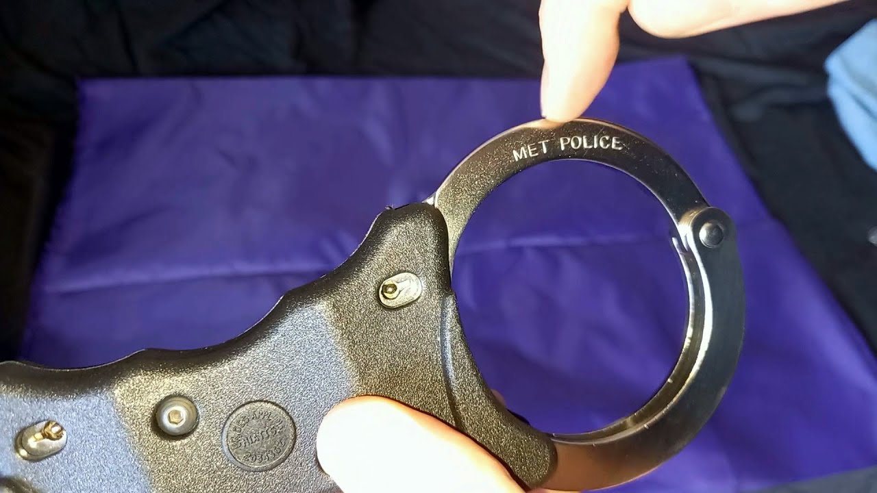 🚨🪨🇬🇧 HIATTS 2103 Rigid Handcuffs MET POLICE stamped speedcuffs - YouTube