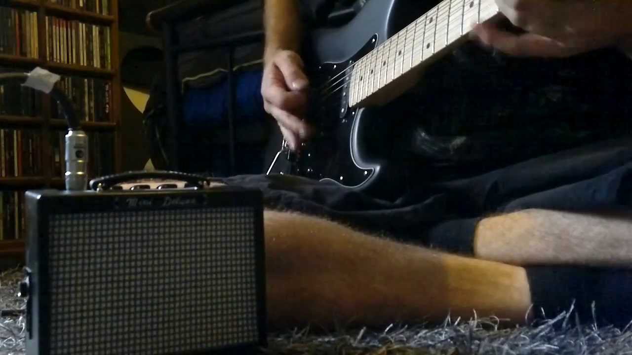 FENDER MINI DELUXE - YouTube