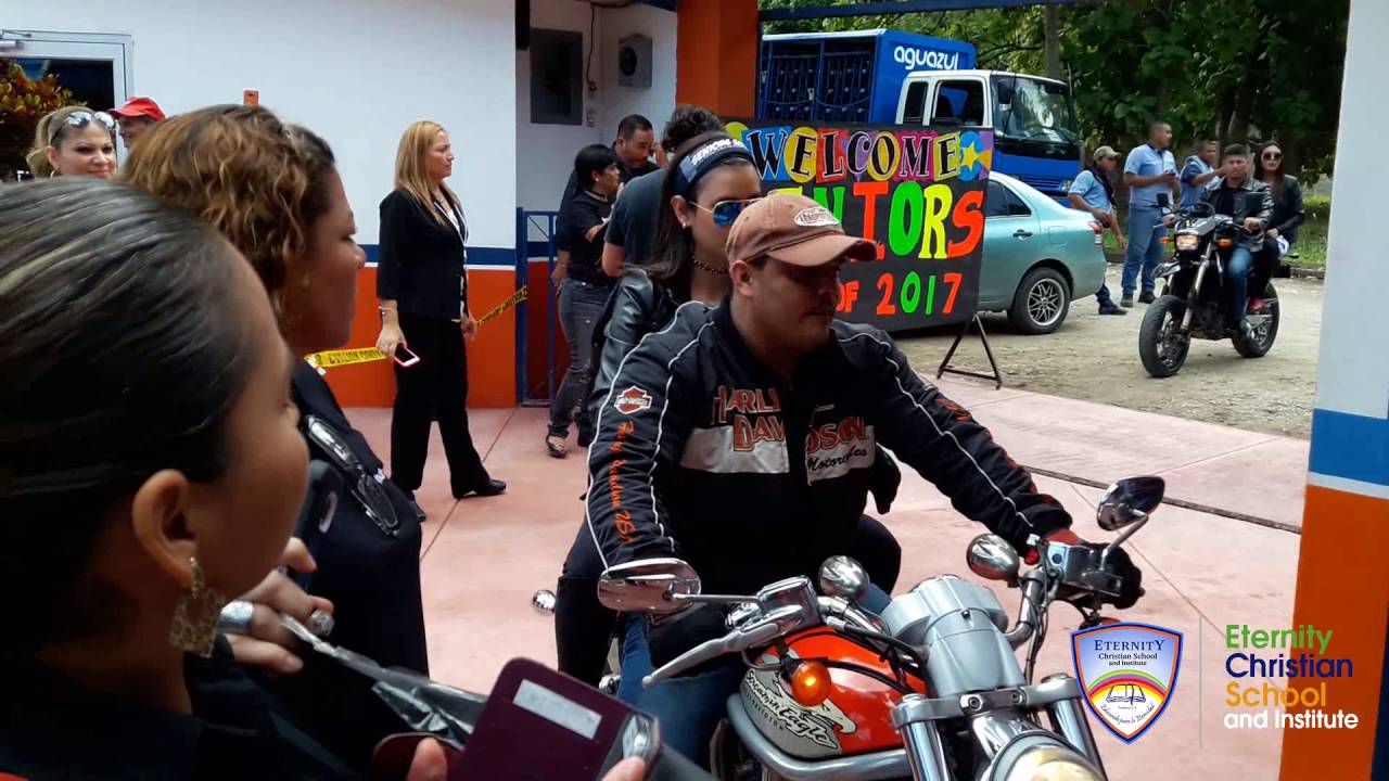 Entrada Seniors 2016-2017 - YouTube