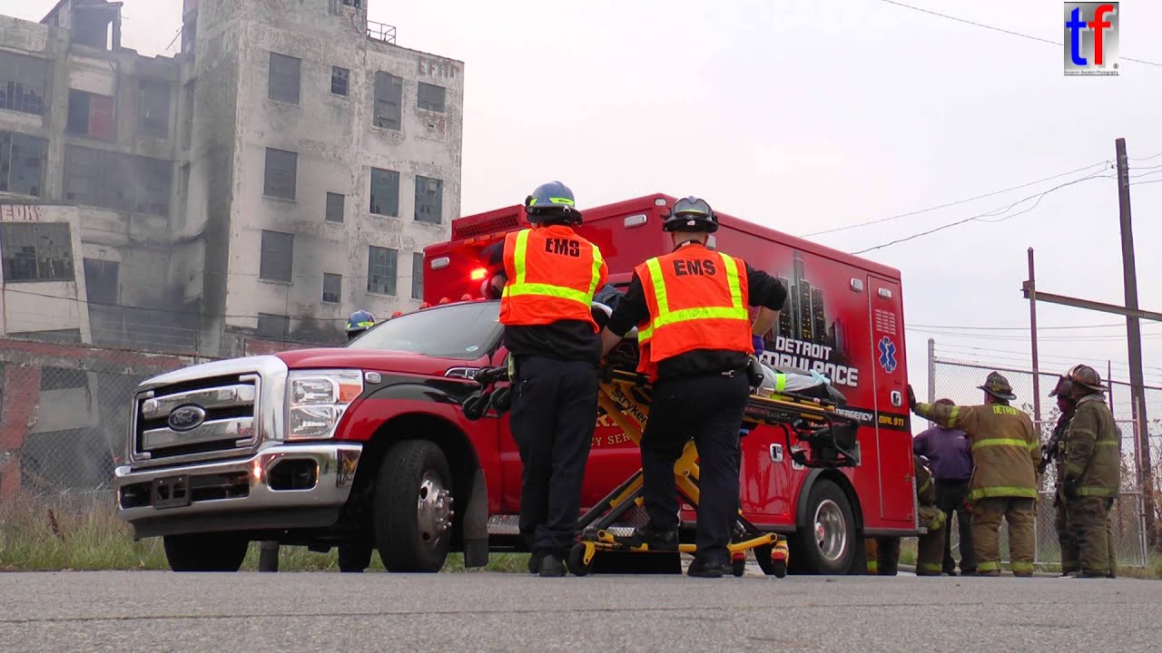 **BRAND NEW** Detroit Fire Department Medic 1 Arriving & On Scene ...