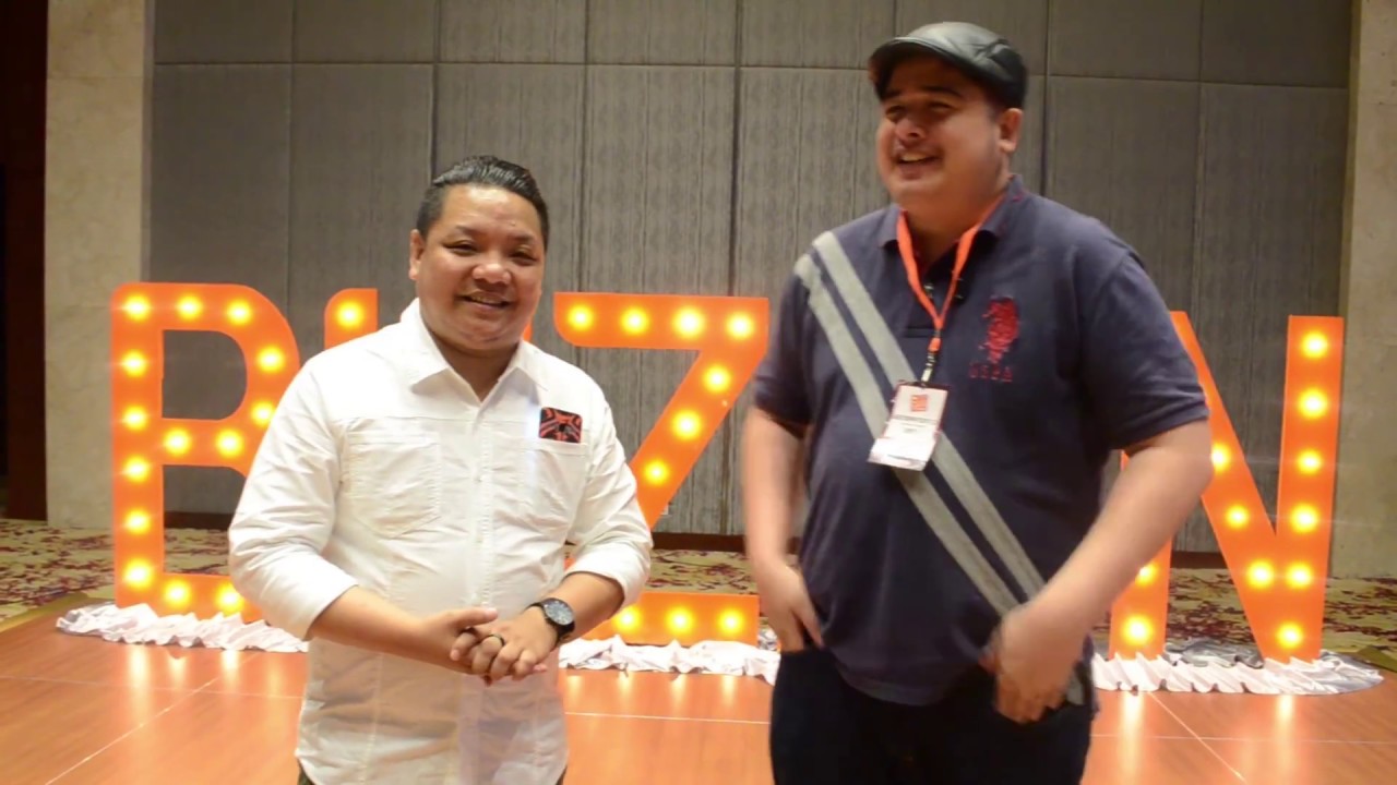 Nomer MindMaster with team Mindplay at the Blogapalooza event - YouTube