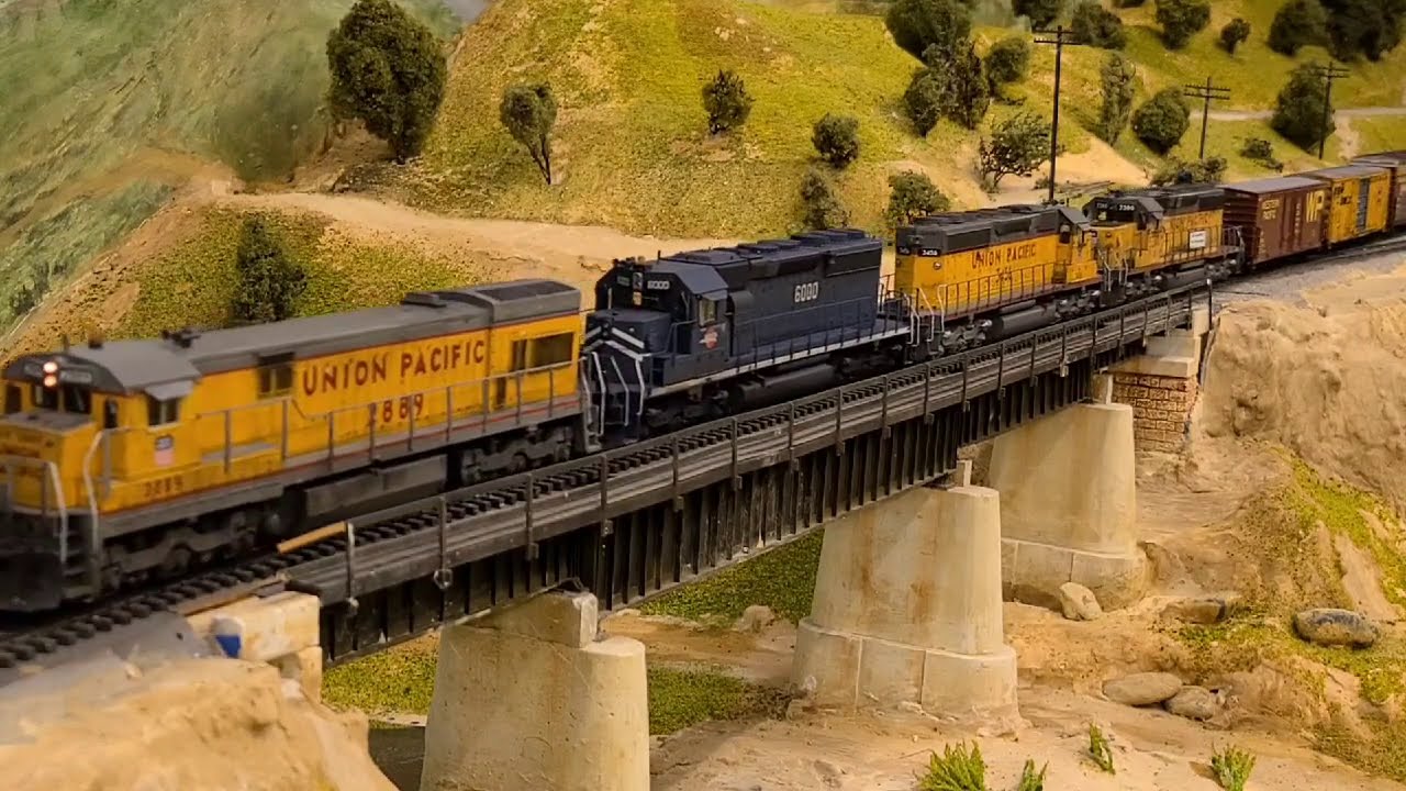 Union Pacific Detour - La Mesa Model Railroad Club - YouTube