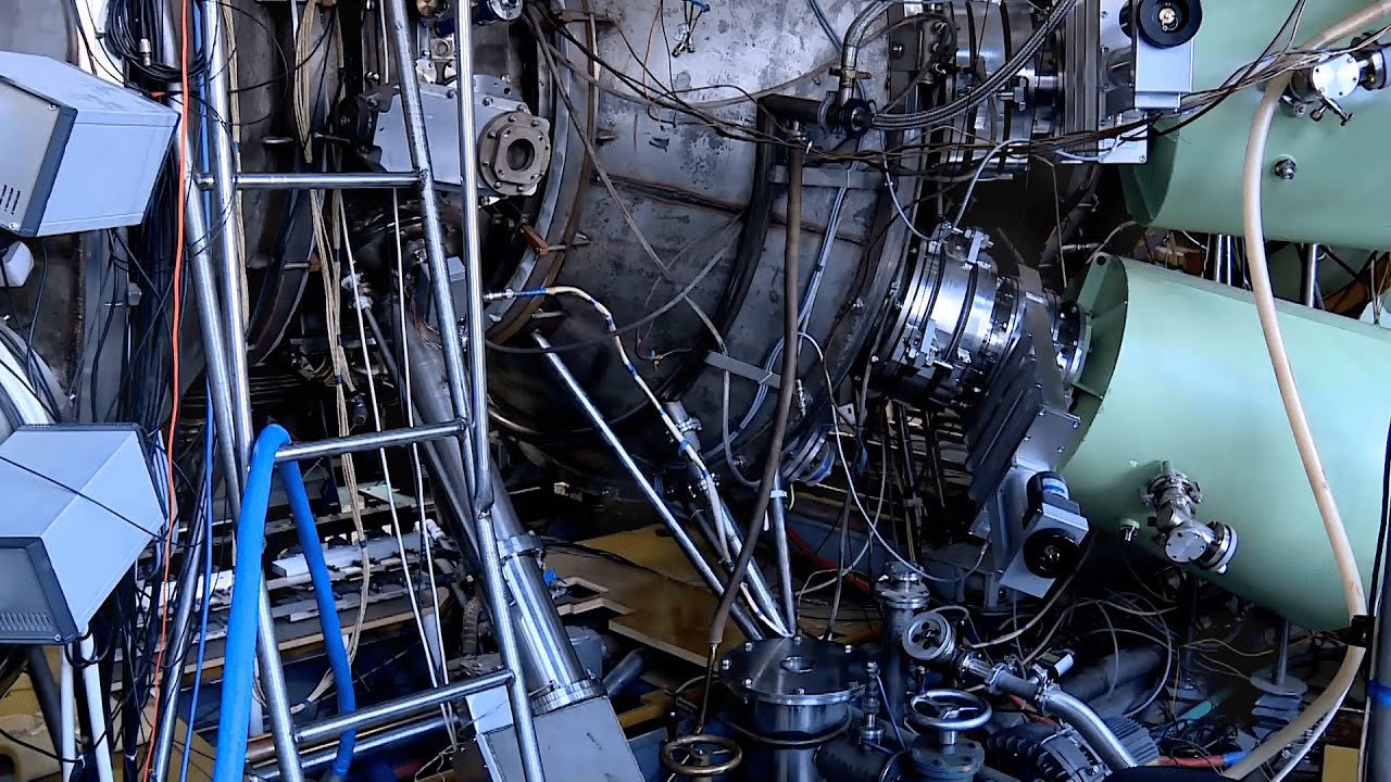 Giants and Miniatures: A Machine Odyssey #bigmachines #nanotechnology ...