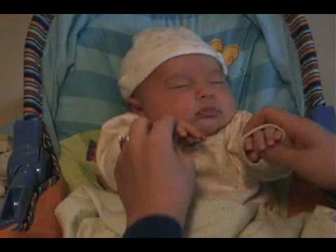 Max sings "Maria Isabel" - YouTube