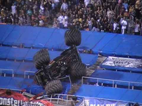 2009 Monster Jam World Finals - WORLD CHAMPIONSHIP RACE Truck in Stands ...