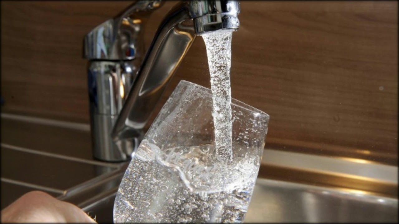 Kalkhaltiges Wasser: Ist es als Trinkwasser schädlich? - YouTube