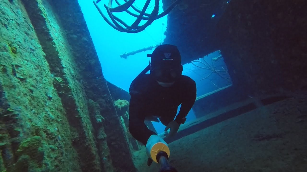 Freediving - Wreck Diving 23,5M/77Feet - With Carlos Coste - YouTube