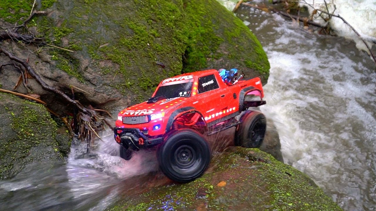 Red Traxxas TRX 4 Sport | RC Water Run - YouTube