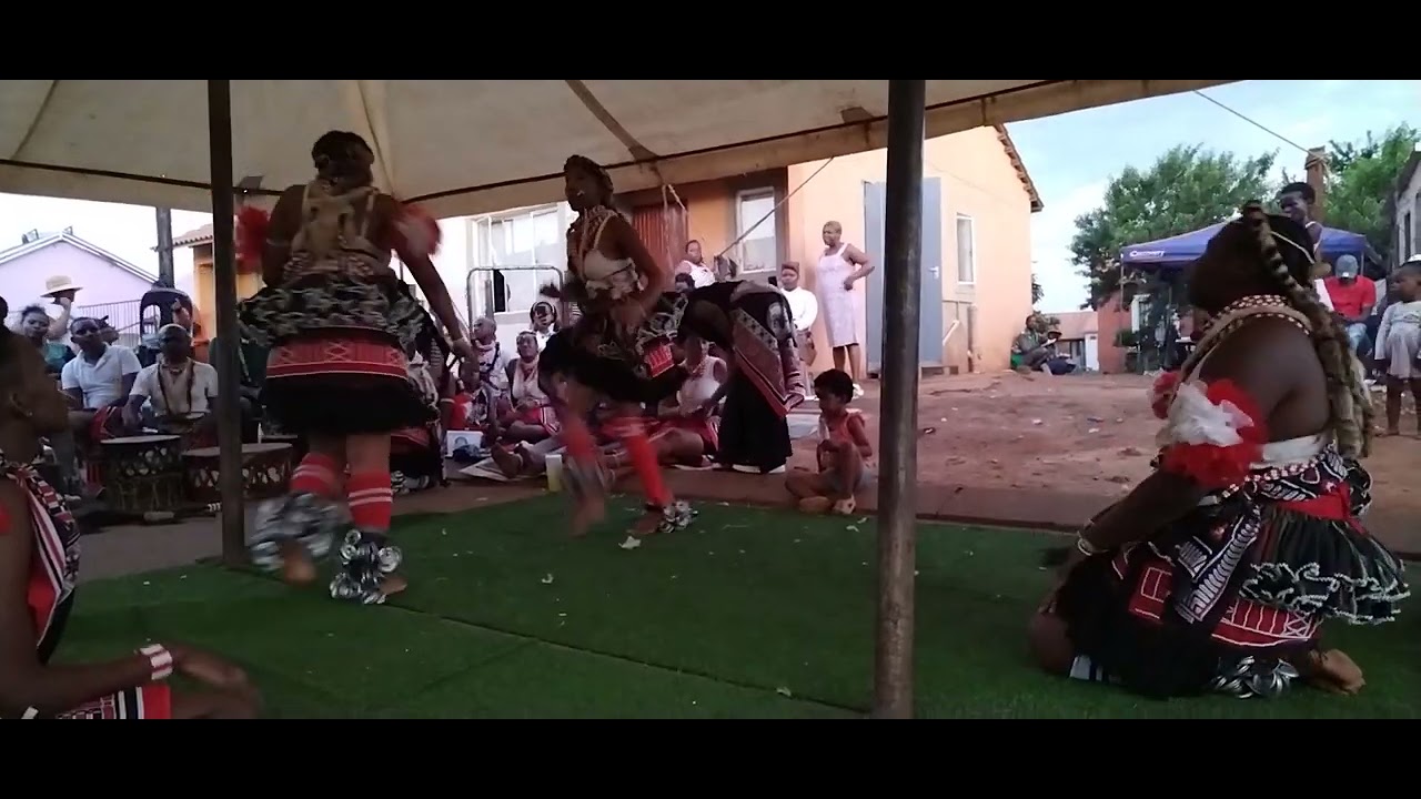 Manono Ka Ntabeni💃🏽#WeekendThings #Sangoma #ubizo #umsamu #Majoye - YouTube
