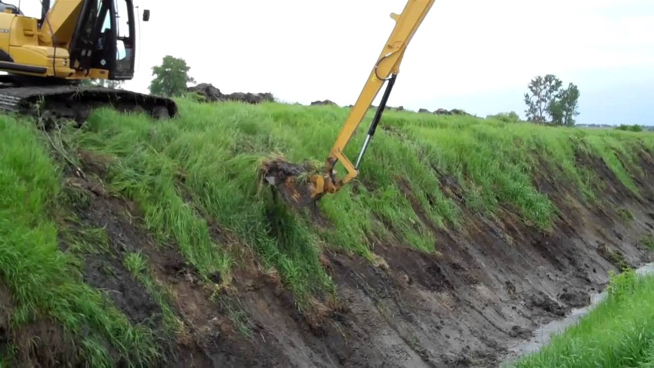 The Minnesota Farm: More Cleaning Out Of The County Ditch 06-10-11 ...