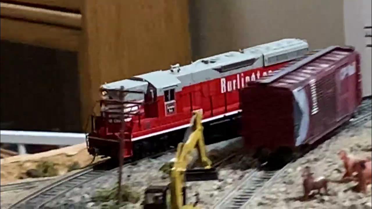HO Scale PROTO 2000 SD9 DC Powered Diesel Locomotive BURLINGTON ROUTE CB&Q #358 - YouTube