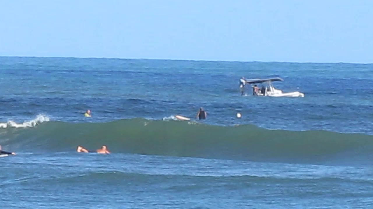 Hilo Bayfront Surf - YouTube