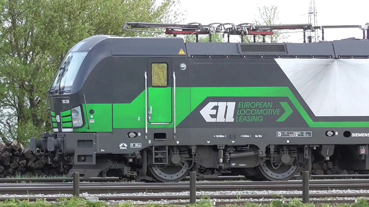 Siemens Vectron loco on freight train in Croatia. Lokomotiva Vectron na ...