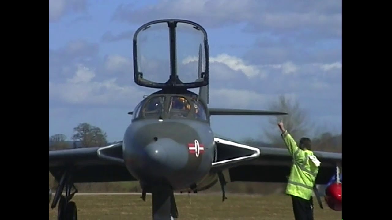 Gower Jets - Hunter Jets Fairwood Airport Swansea/Exeter Airport - YouTube