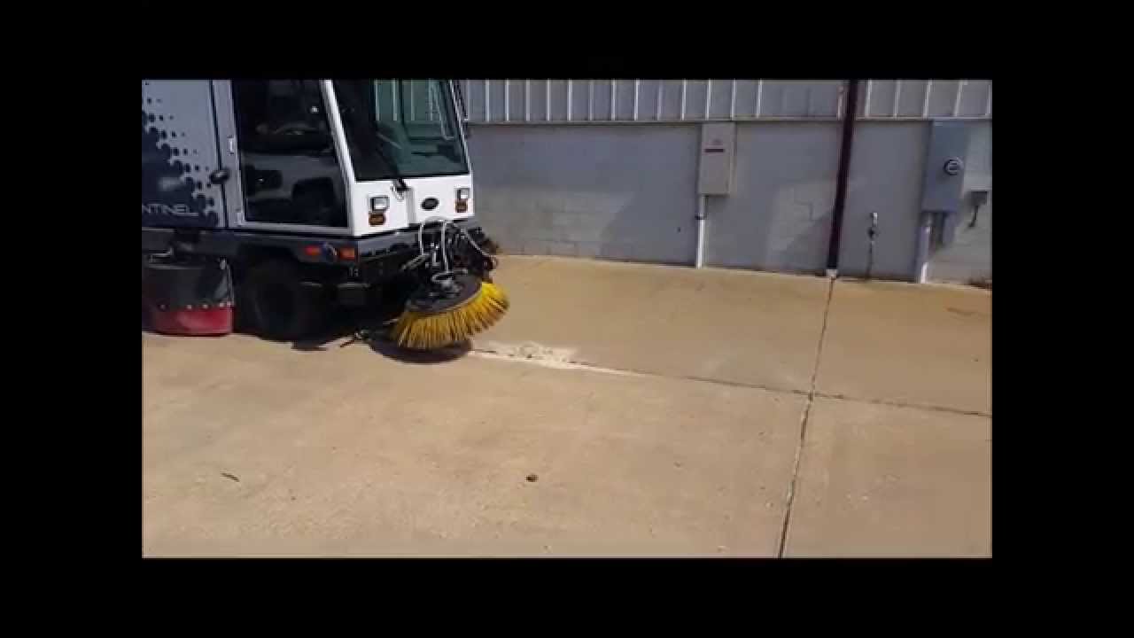 Tennant Sentinel High-Performance Rider Sweeper - YouTube