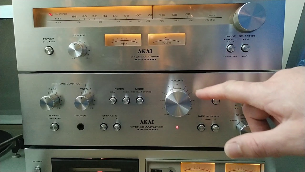 AKAI stereo amplifier AM 2200 - YouTube