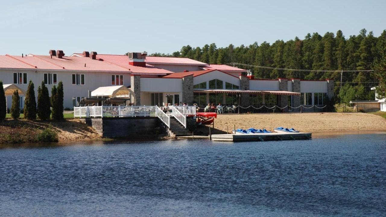 Auberge Le Cabanon, Saint Zenon, Canada - YouTube