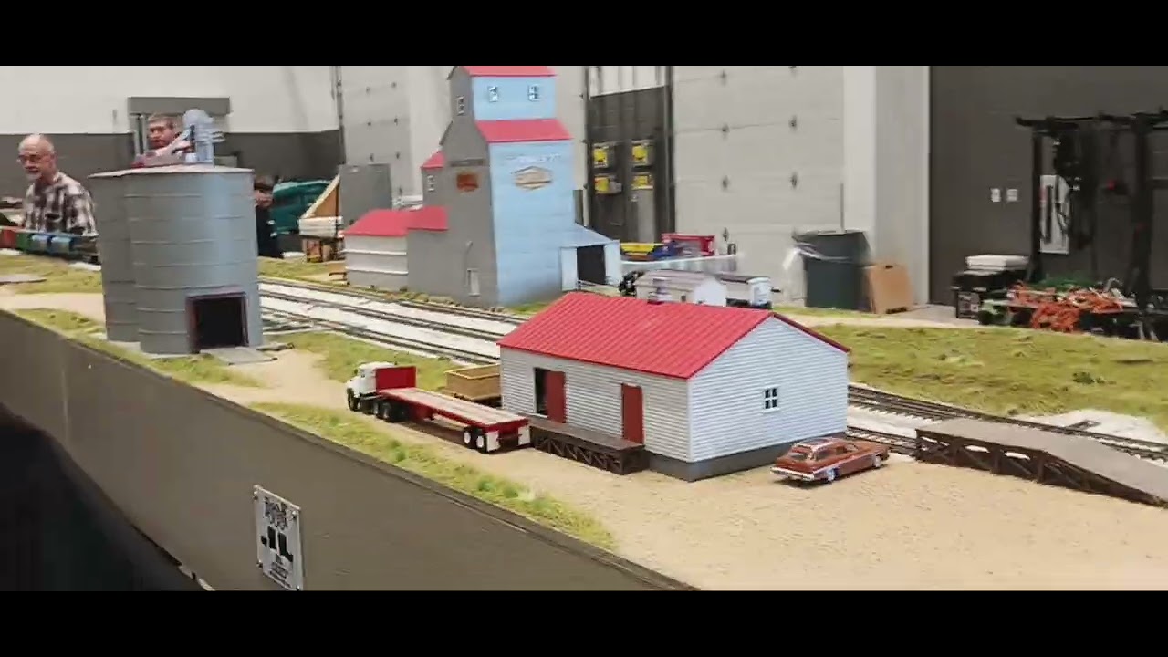 8th model train layout in syracuse train show - YouTube