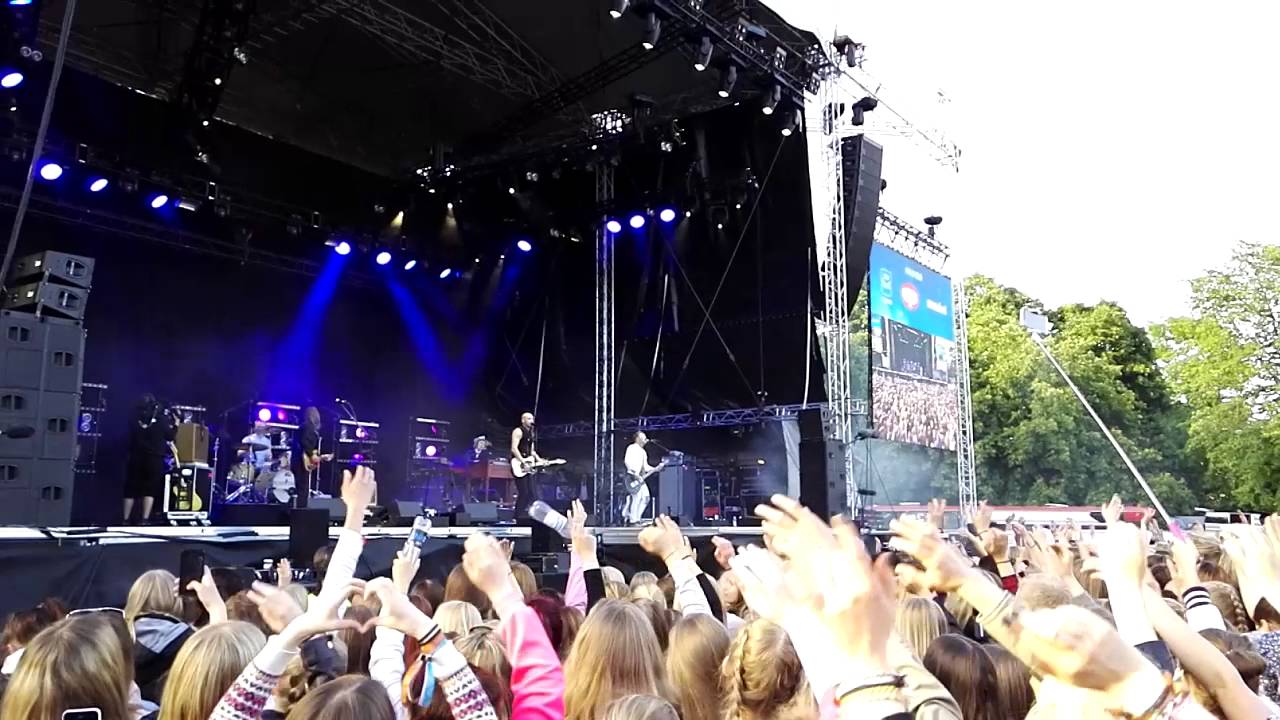 Juha Tapio- Kaksi puuta @ Radio Aallon Helsinki-päivä konsertti 2016 ...