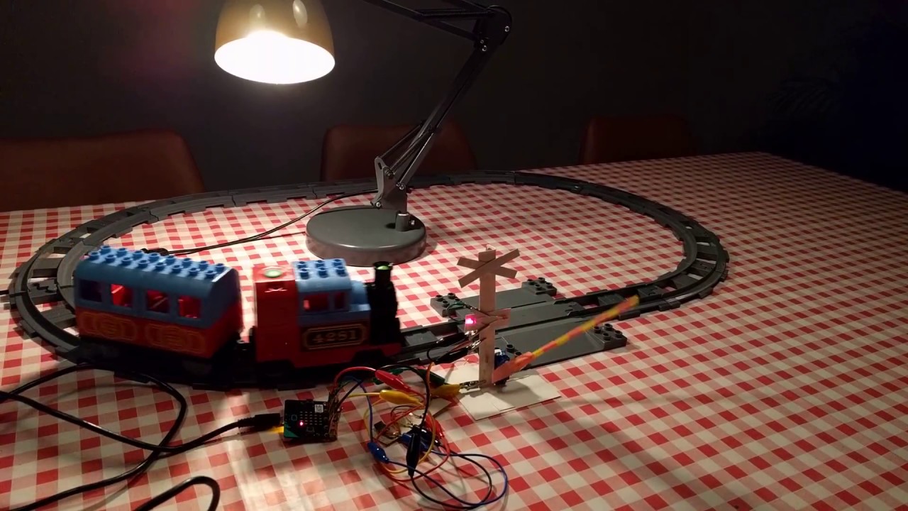 Railway crossing built with the micro:bit - YouTube