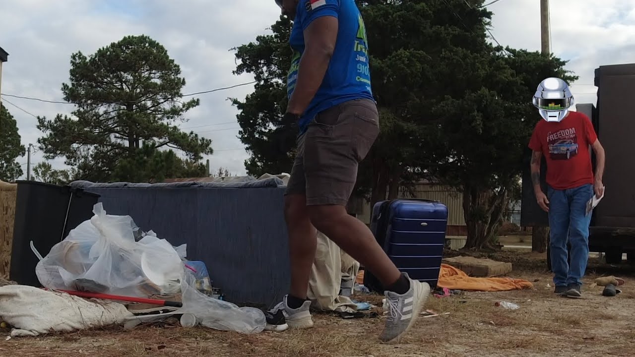 🇺🇸 It Was Just A Regular Day Until… 🤖 - YouTube