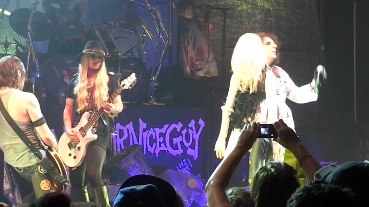 Alice Cooper—Cold Ethyl—Live @ Bonnaroo Music Festival 2012-06-09 - YouTube