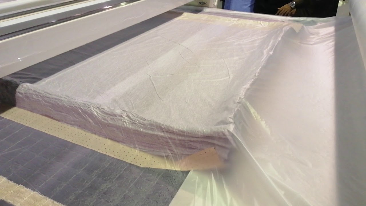 TukaTech Atuo cutter in Karchi Exhibition - YouTube