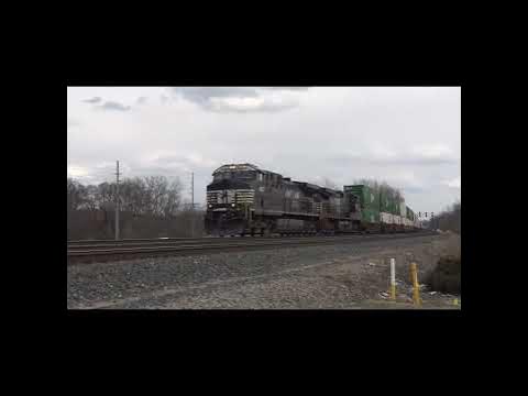 NS 4007 West on the Chicago Line at Goshen, Indiana. - YouTube