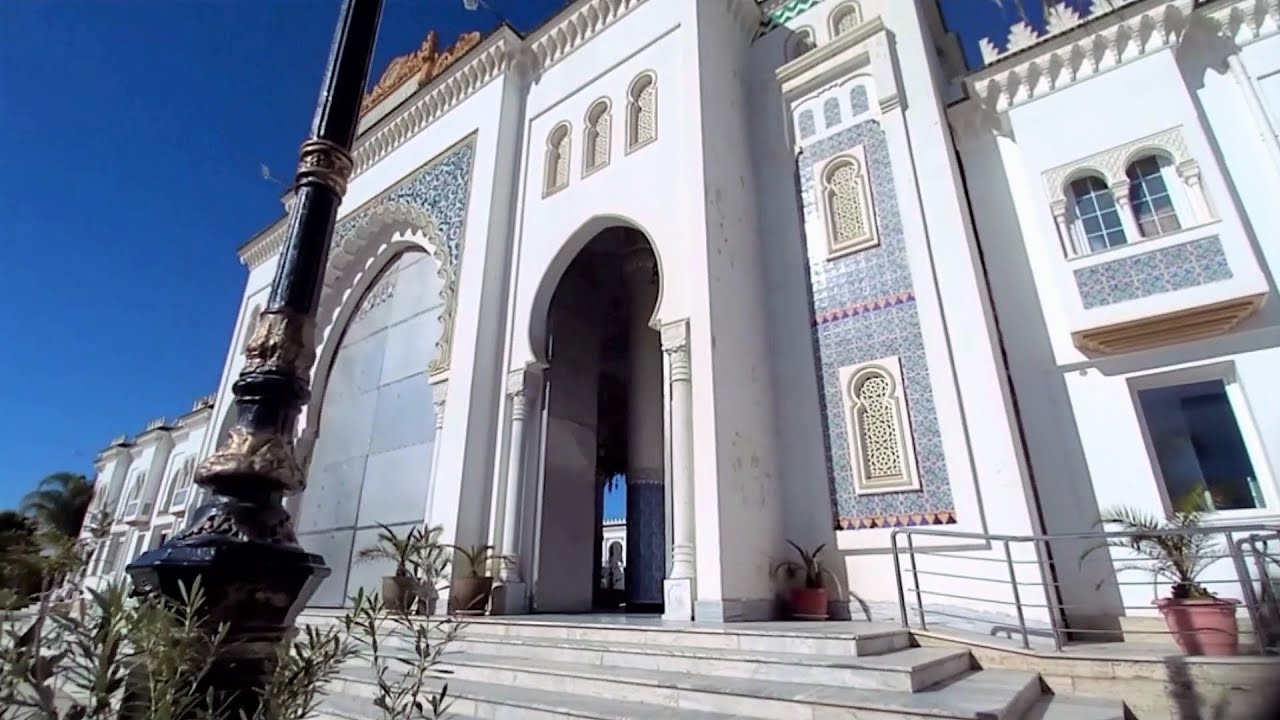 تابعو واحد من أجمل المساجد في شمال أفريقيا، مقر الزاوية البلقايدية في ...