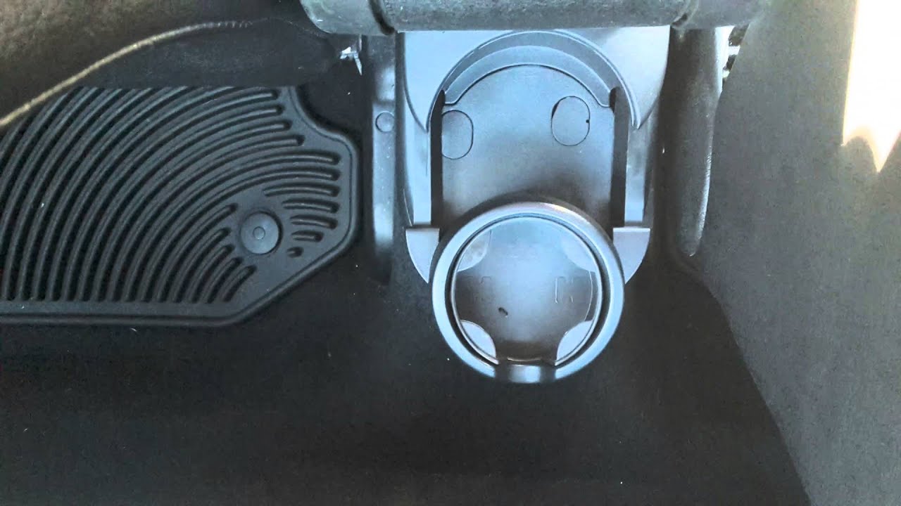 2006 New Beetle center console How To (Part 2) - YouTube