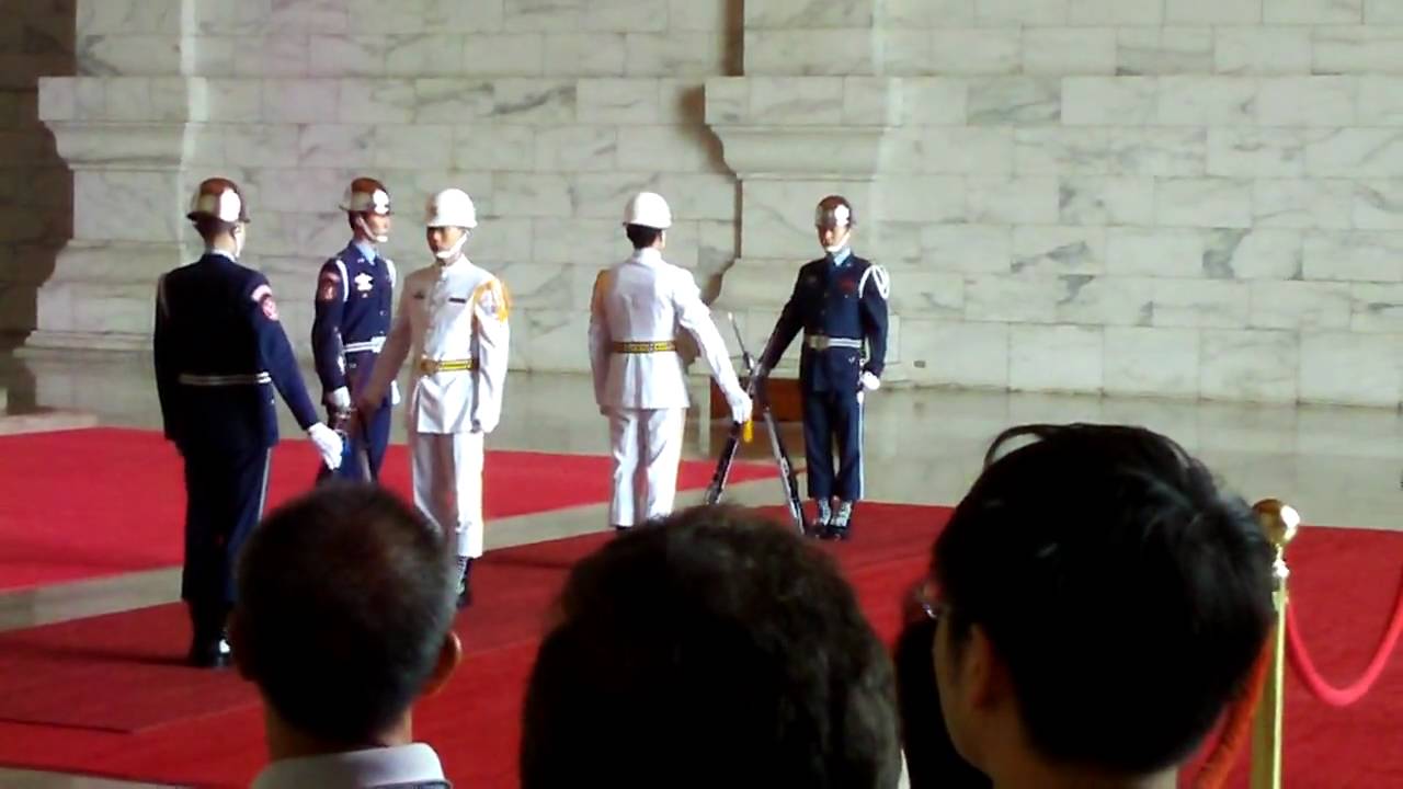 traditional changing of the guards - YouTube