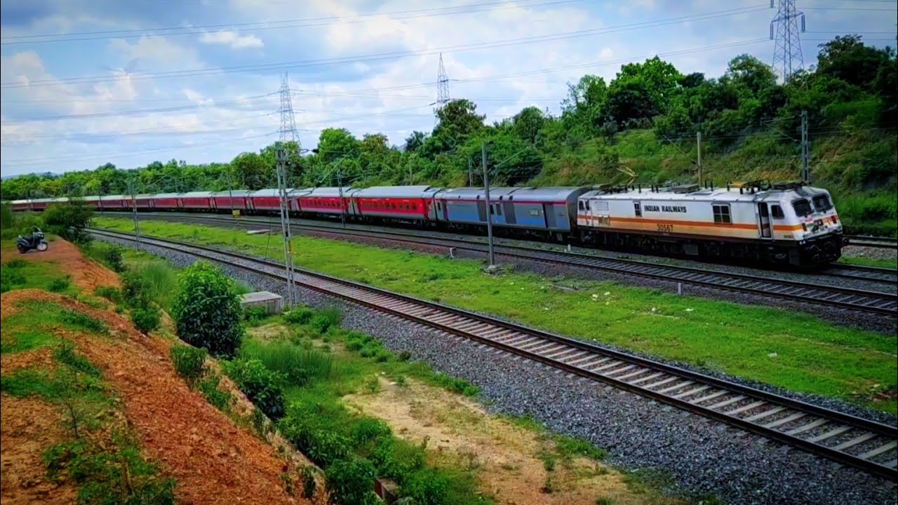 Powerful Electric Loco WAP7 Speeding With Superfast Trains : Duronto ...
