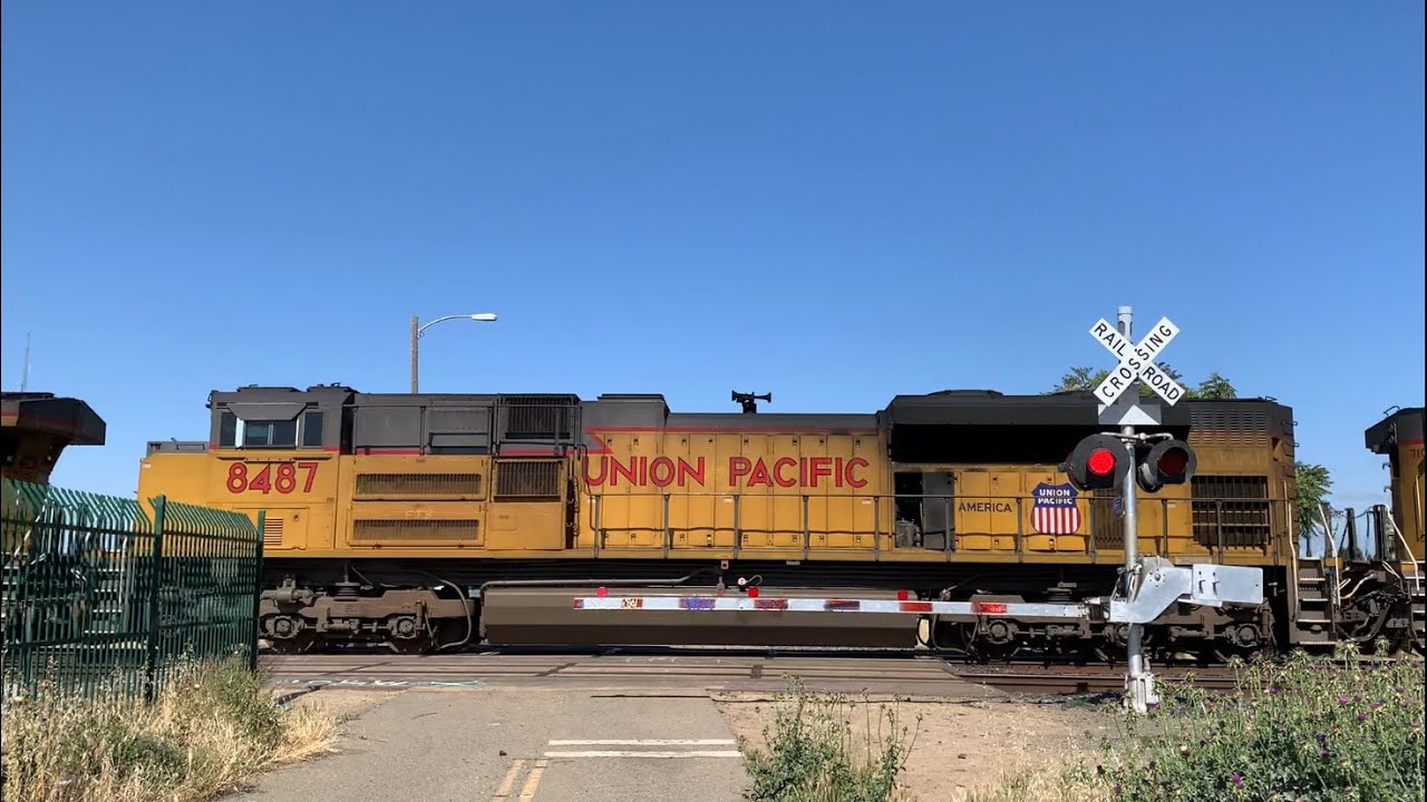 UP 7335 Intermodal Train South - Calaveras Bike Trail Railroad Crossing, Stockton CA - YouTube