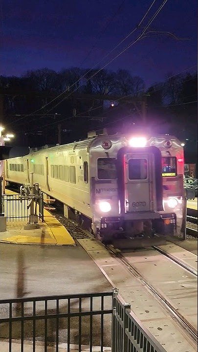NJT Comet V Cab Car #6070 Unrestricted RL K5LA Horn (Crossing Sequence) - YouTube