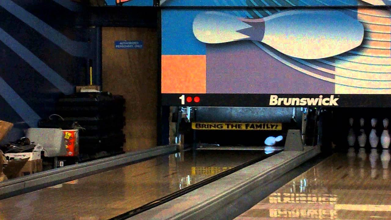 152 game at Apple Valley Bowl in Southington Ct ( 4-11-2013) - YouTube