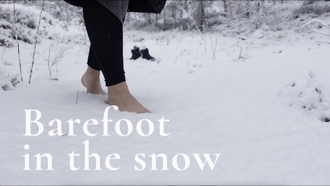Walking barefoot in the snow - YouTube