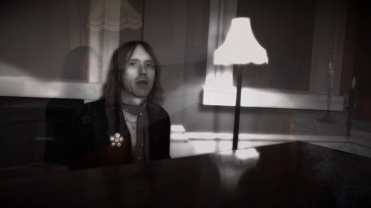 Mat Treiber - Victoria The Queen (Treiber) - YouTube