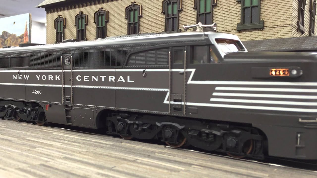 MTH Premier NYC ALCo PA-1 in front of the new station - YouTube