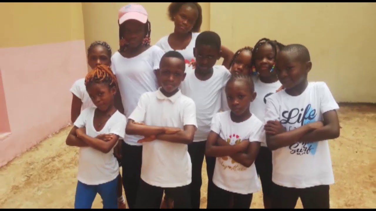 Talented Nigerian Kids dancing GWARA GWARA BY LAX - YouTube