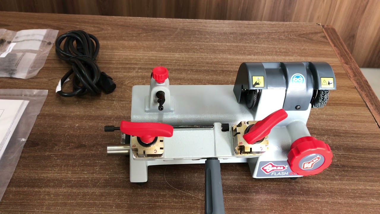 Maquina Silca Flash 008 a Queridinha dos Chaveiros - YouTube