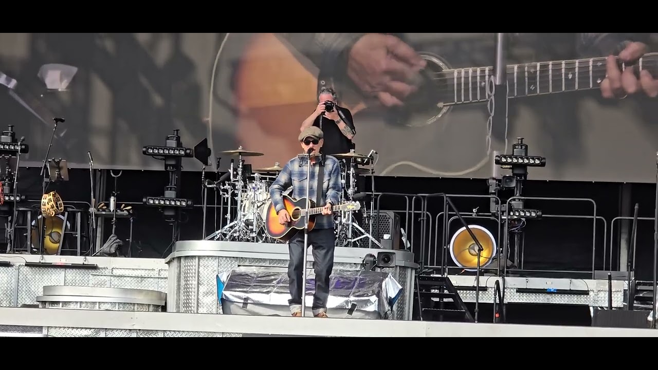 Bruce Springsteen. This Hard Land. pre-show. Kilkenny 12.05.2024 - YouTube