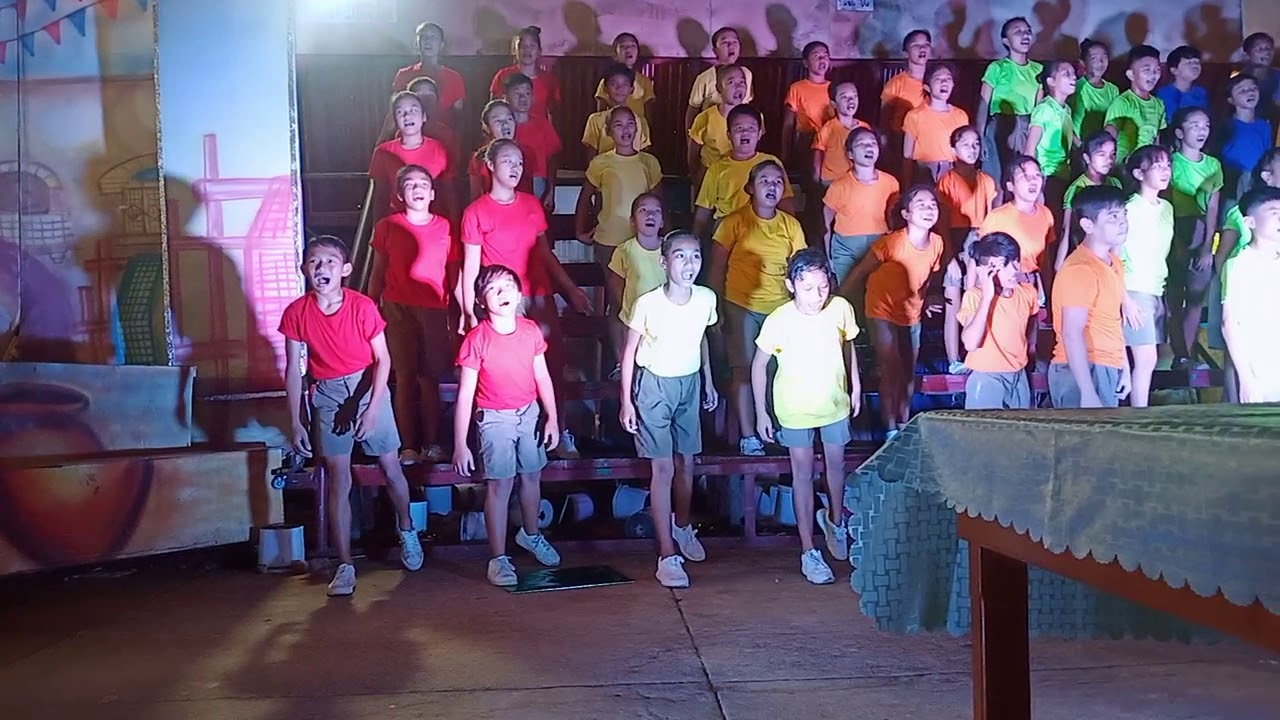 VNHSE bench yell 2nd place 2019 - YouTube