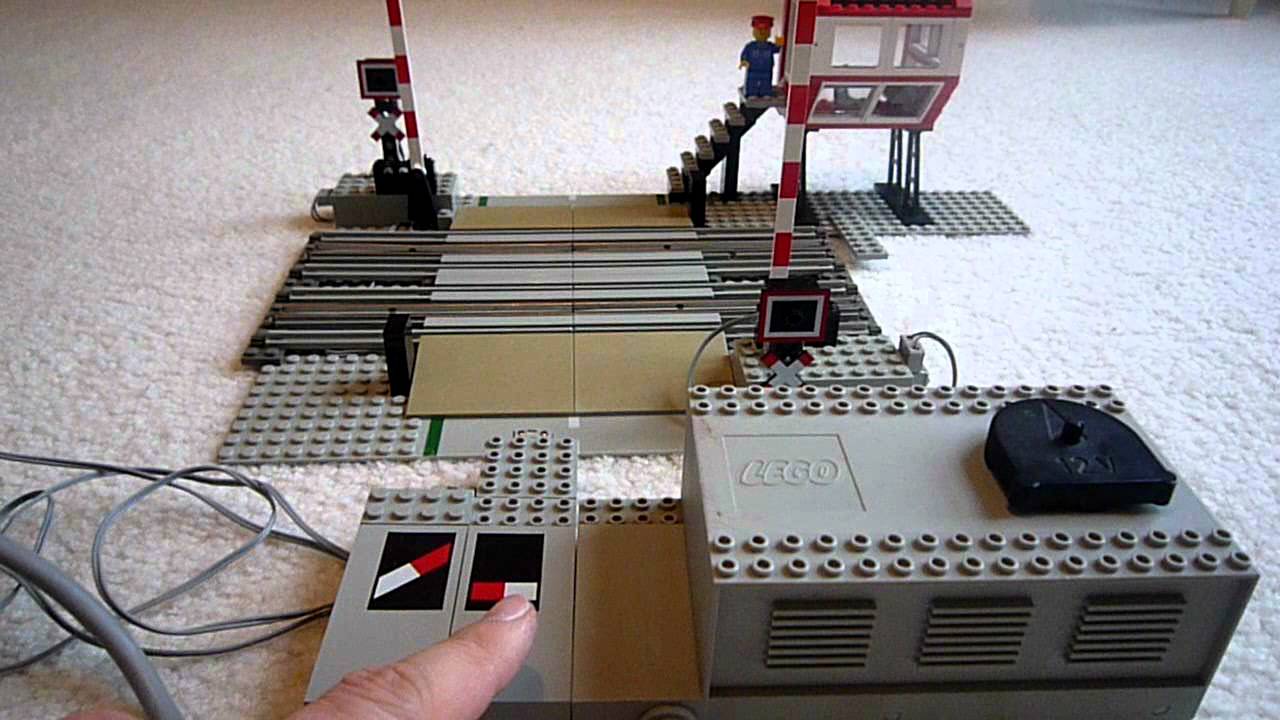 LEGO 12V Eisenbahn 7866 Bahnübergang level crossing traffic lights red ...