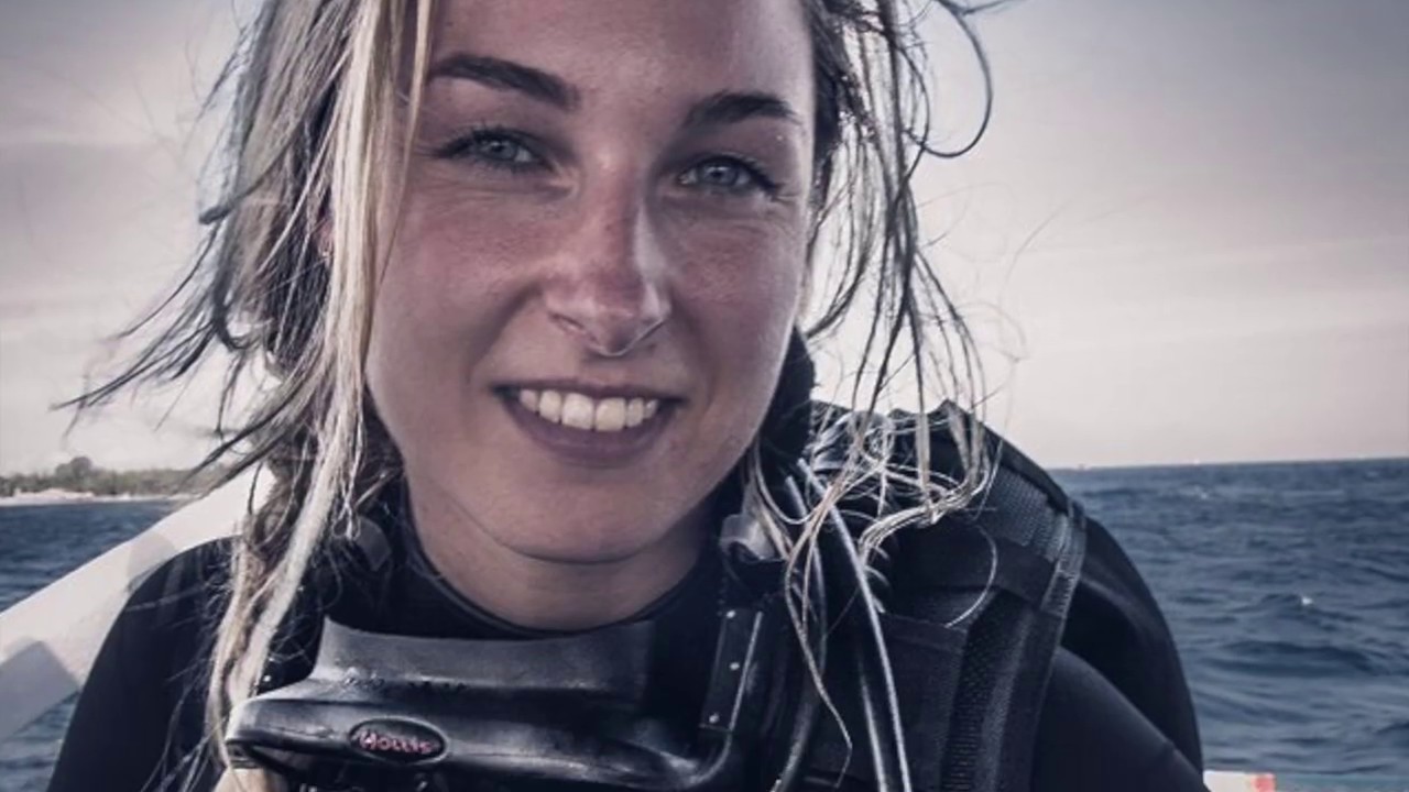 Trying out Sidemount diving and Twin tank diving | Girls that Tech Dive ...